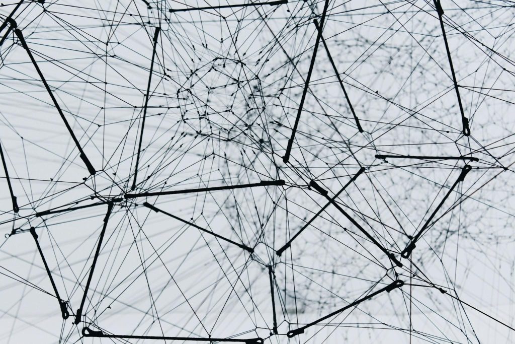 Resilient and Efficient: The Advantages of Decentralized Edge Networks